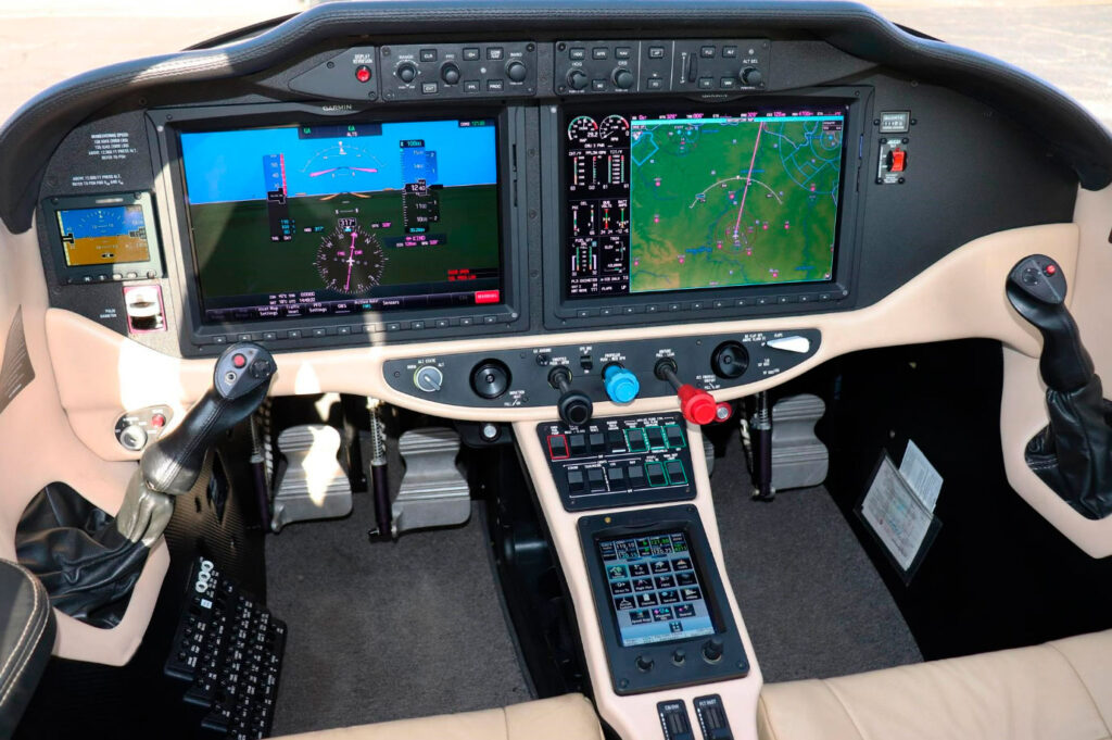 Avião monomotor Cessna 400 - TTX - Ano 2015 - 1.116 H.T.