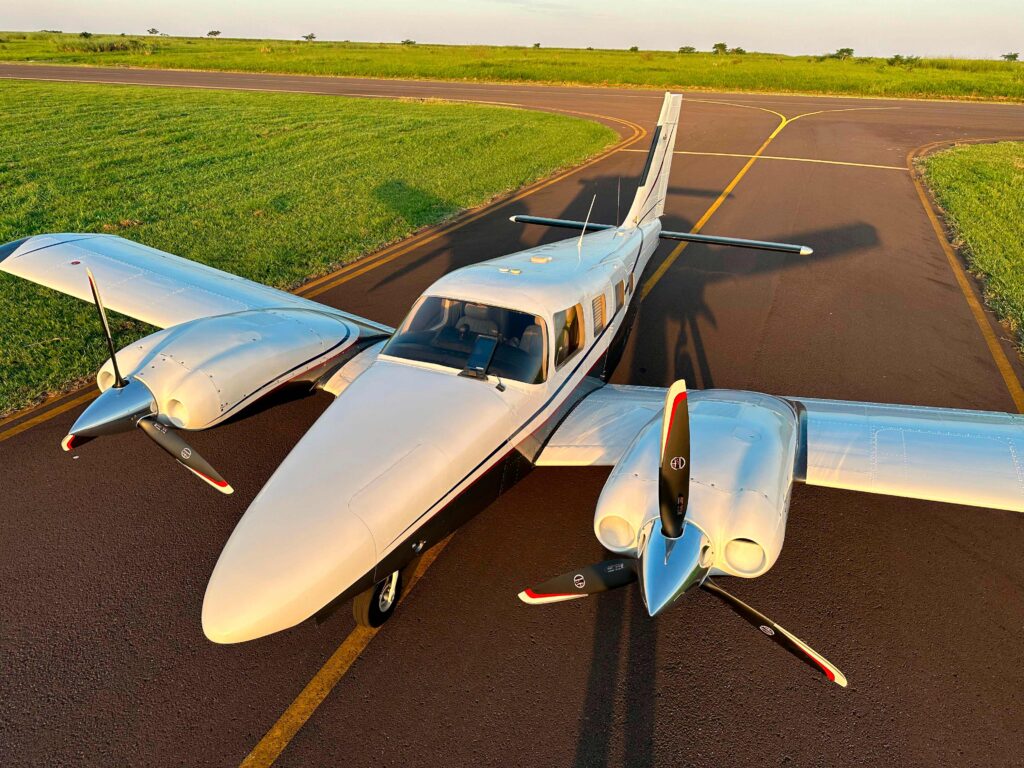 Avião Piper Seneca V PA-34-220T - Ano 2002 - 2.056 H.T.