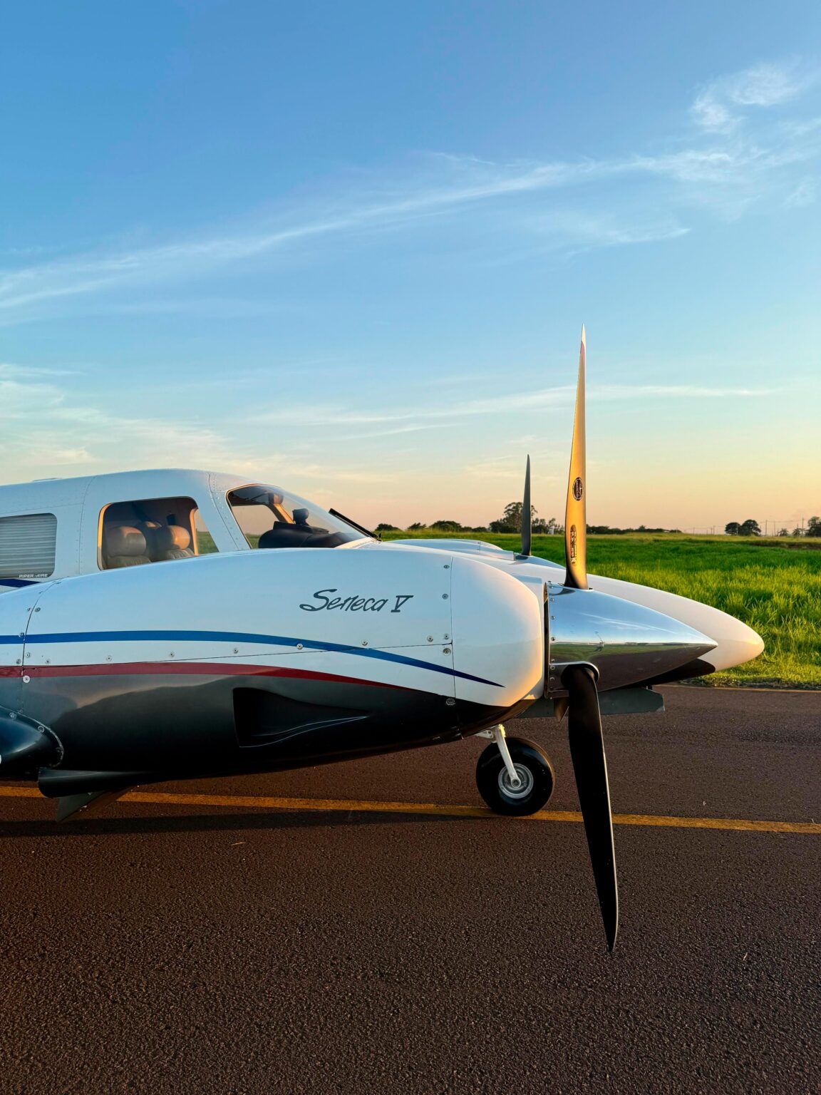 Avião Piper Seneca V PA-34-220T - Ano 2002 - 2.056 H.T.