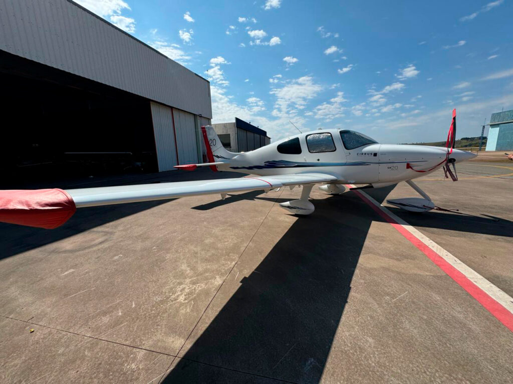 Cirrus SR20 G3 - Ano 2008 - 1.323 H.T. - Aviation Store 101