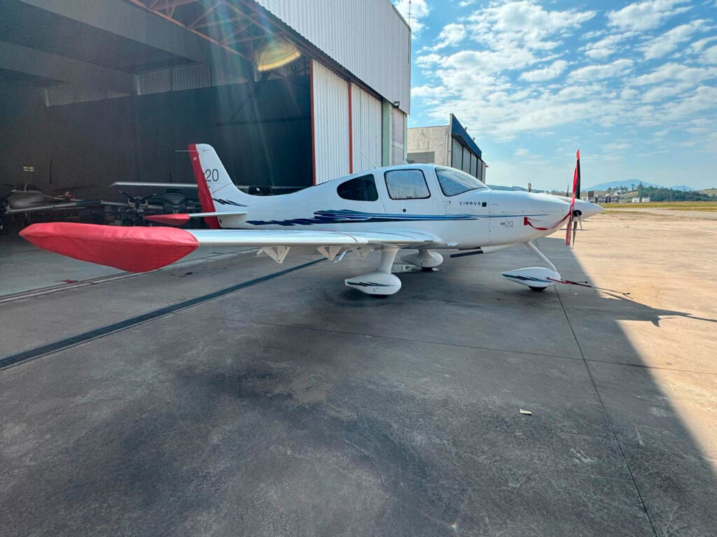 Cirrus SR20 G3 - Ano 2008 - 1.323 H.T. - Aviation Store 101