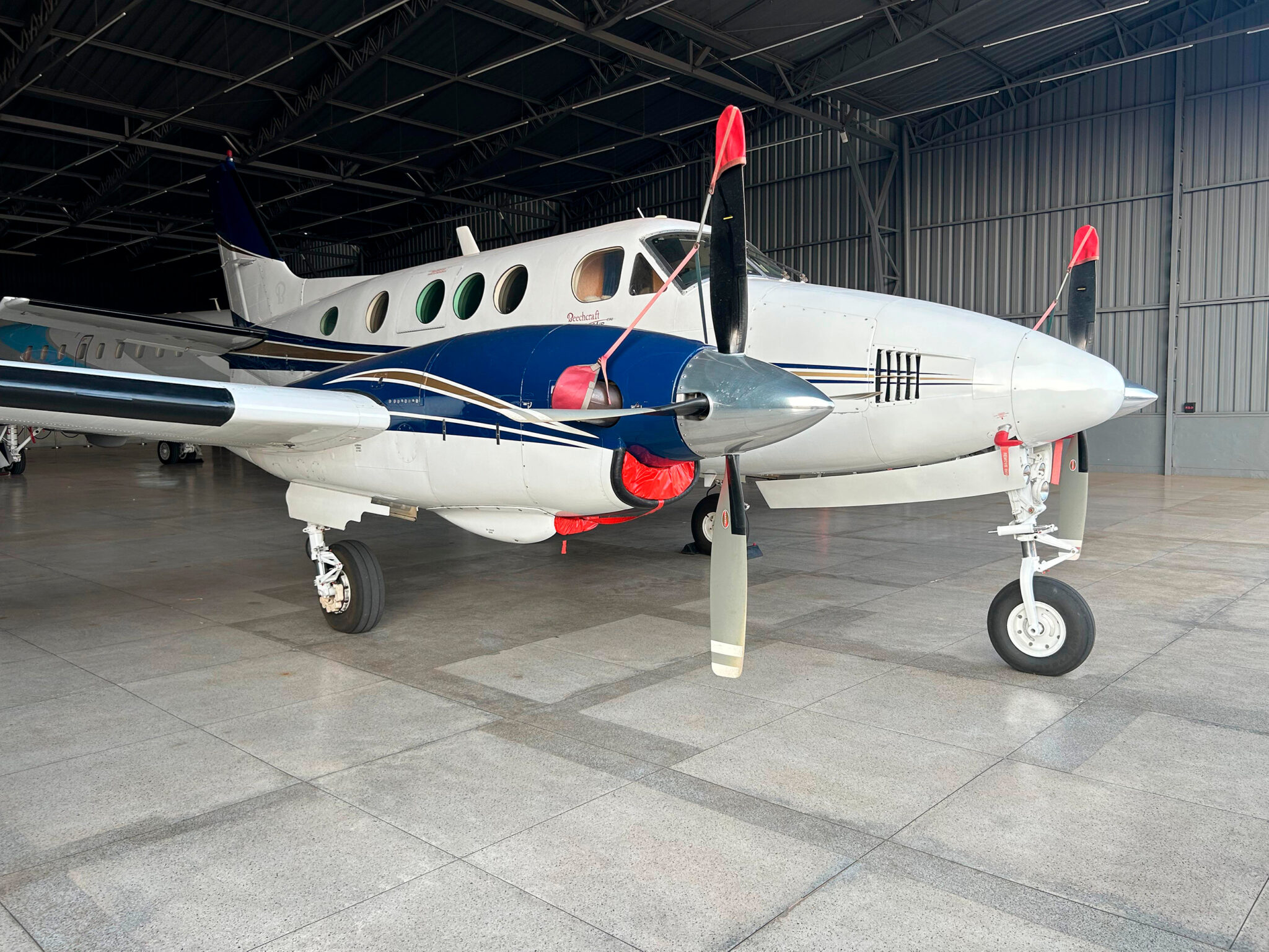 Beechcraft King Air C90 - Ano 1982 - 6.400 H.T. - Aviation Store 101